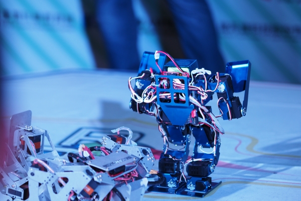 Watch Video: US and Japan to faceoff in a giant robot fighting - Catch ...