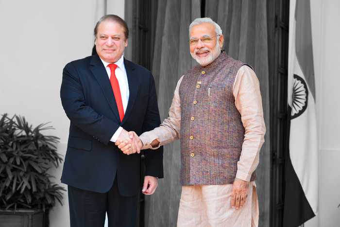 Narendra Modi lands in Lahore, set to visit Nawaz Sharif ancestral home ...
