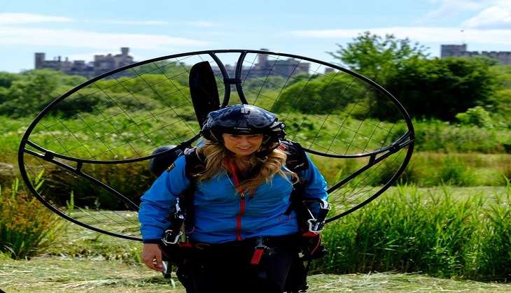 'Human swan' Sacha Dench takes to the skies for 7,500-km migration with ...