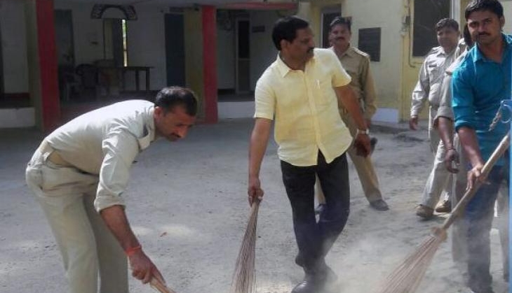 Armed with brooms, UP cops clean police stations | Catch News