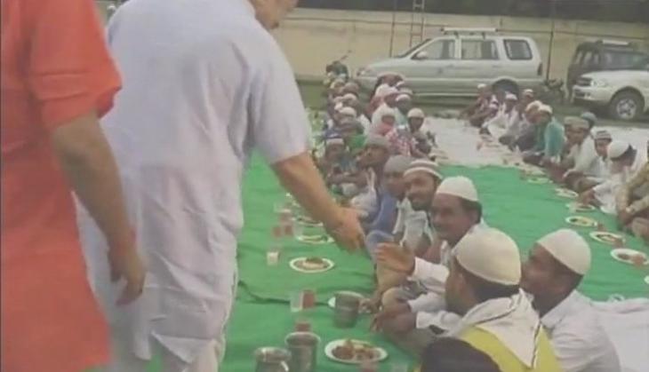 RSS' Muslim wing organises Iftar in Ayodhya | Catch News