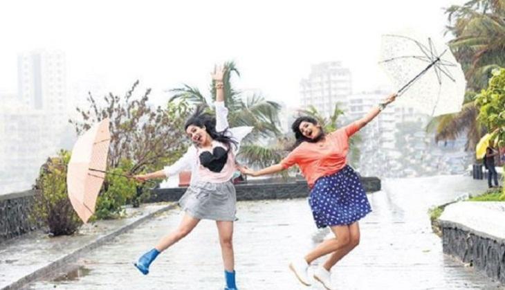 Pick the right fabric to wear in monsoon | Catch News