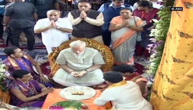 PM Narendra Modi arrives in Dwarka, attends special puja at Dwarkadhish ...