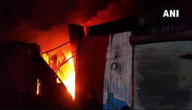 Level-II fire breaks out in Industrial Estate in Malad | Catch News