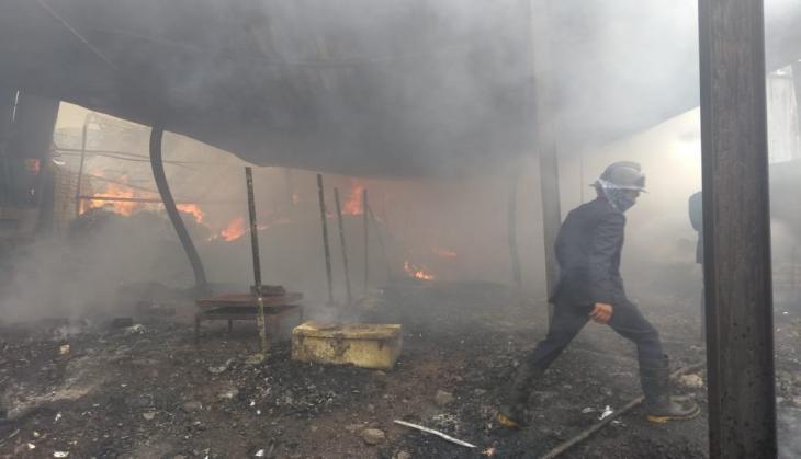 Mumbai: Massive fire breaks out in godowns at Acchar Gali in Mumbra in ...
