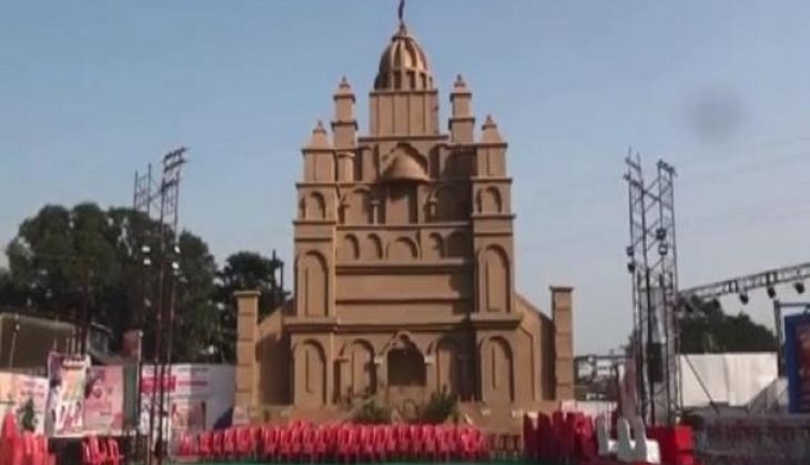 Pandal made of peanut shells grabs attention of devotees | Catch News