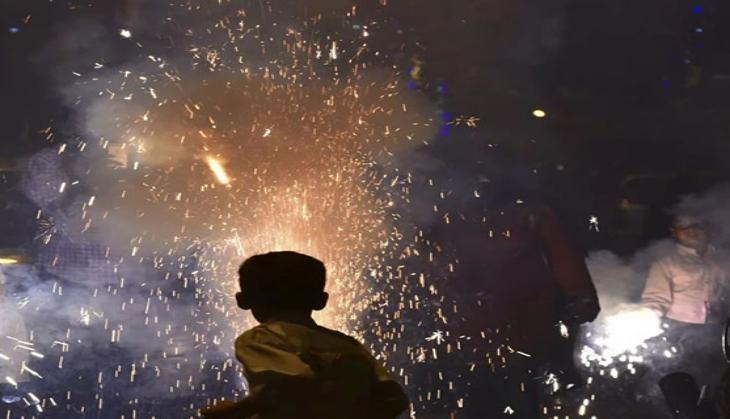 Tamil Nadu government fixes time slot for bursting crackers on Diwali ...