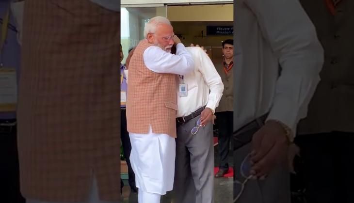 Chandrayaan 2 lost communication: PM Modi hugged, consoled ISRO Chief ...