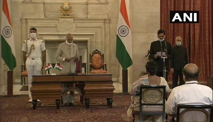 Sanjay Kothari takes oath as Chief Vigilance Commissioner | Catch News