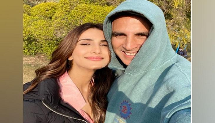 Bell Bottom actress Vaani Kapoor praises co-star Akshay Kumar | Catch News