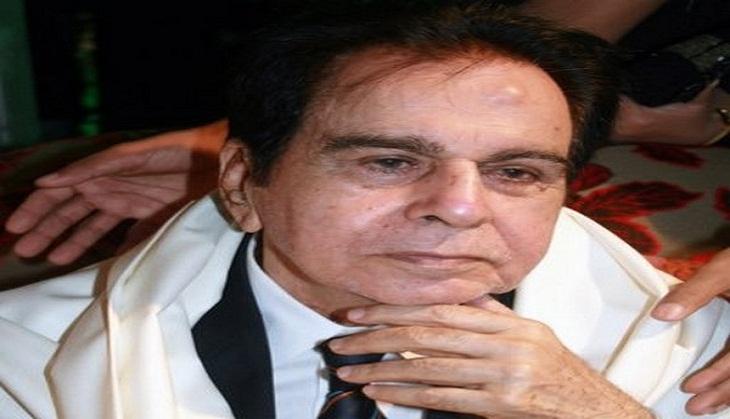 Dilip Kumar Funeral: Veteran actor draped in tricolour, cremated with ...