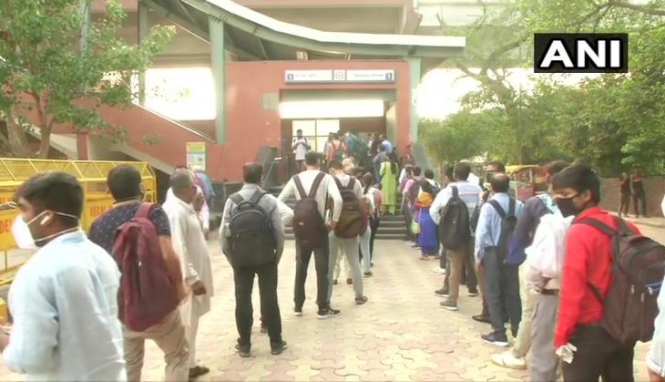 Delhi Metro: Commuters waiting in queue for more than one hour at ...