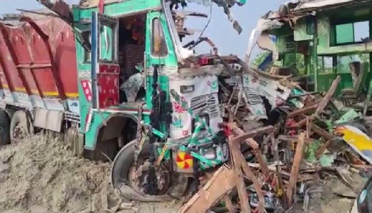 UP: Death toll rises to 15 in Barabanki road accident | Catch News