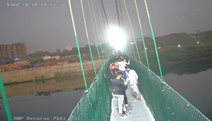 Video shows people shaking Morbi bridge, moments before tragedy | Catch ...