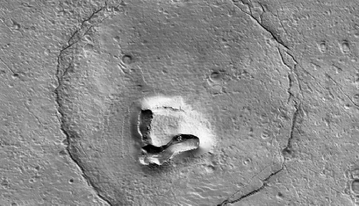 Alien or …! NASA orbiter sends pic of strange rock formation on Mars ...