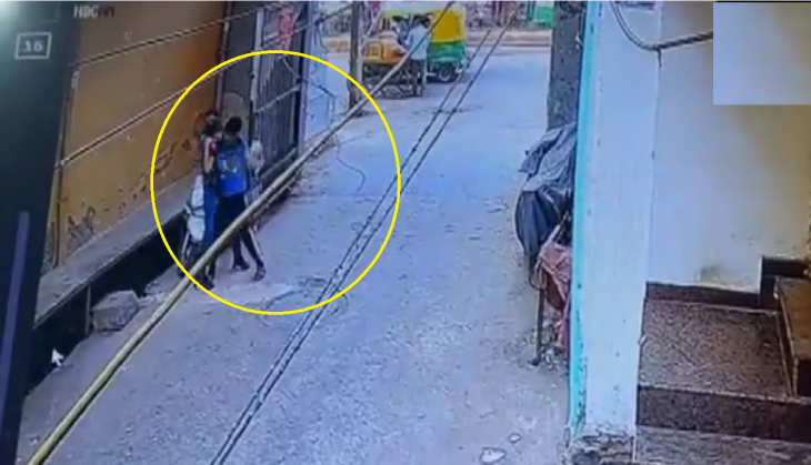 Robbery Caught on Camera: Miscreants assault, rob boy in broad daylight ...