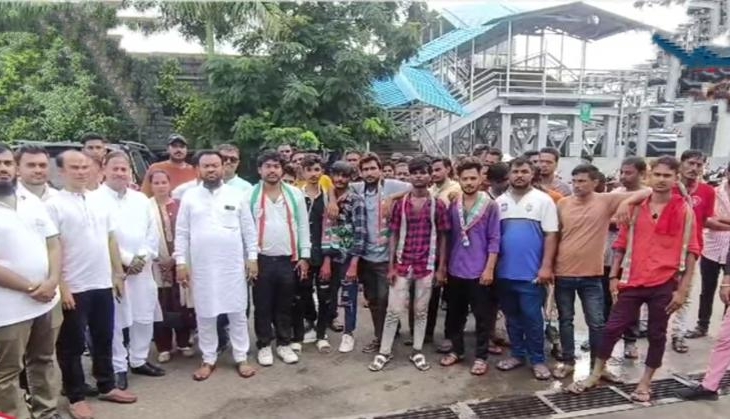 Protest Erupts at Valsad GRP Station Over Train Booze Smuggling | Catch ...