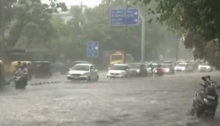 Heavy rain lashes parts of Delhi; many areas report waterlogging | Catch News